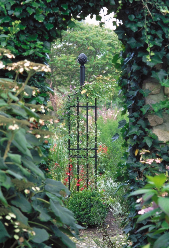 Freistehende Rankhilfe - Rankgitter - Rankobelisk aus Metall - Hersteller