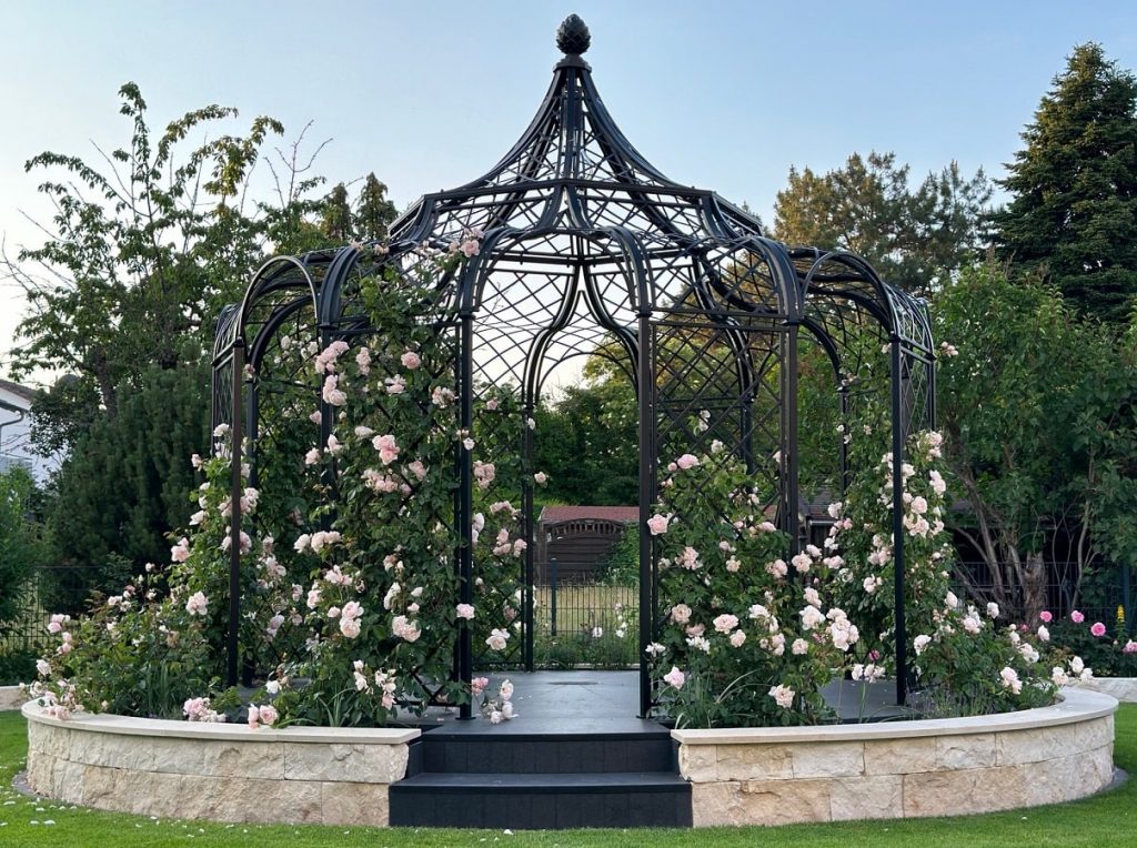 Mein Gartenpavillon aus Metall - von der Planung bis zur Bepflanzung