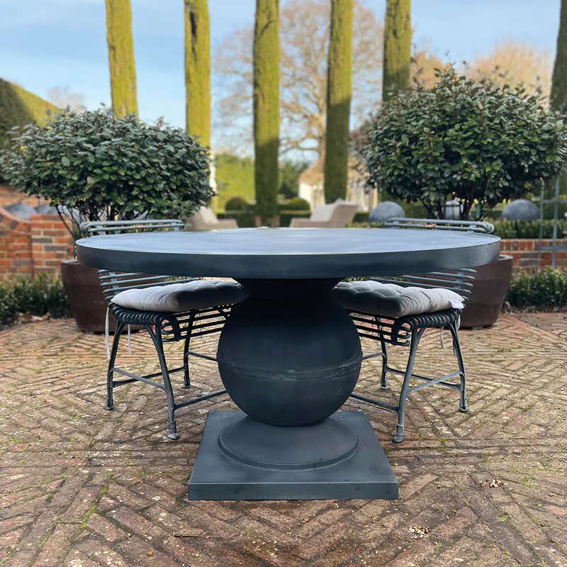 Runder oder rechteckiger Luna Tisch von A Place in the Garden